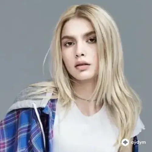 Aleyna Tilki - Aydym.com